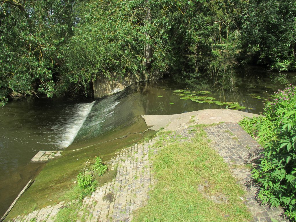 Location & Services | Island Meadow Caravan Park